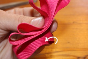 folded ribbon bows – we’ve got spirit, yes we do! | Tally's Treasury
