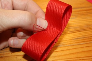 folded ribbon bows – we’ve got spirit, yes we do! | Tally's Treasury